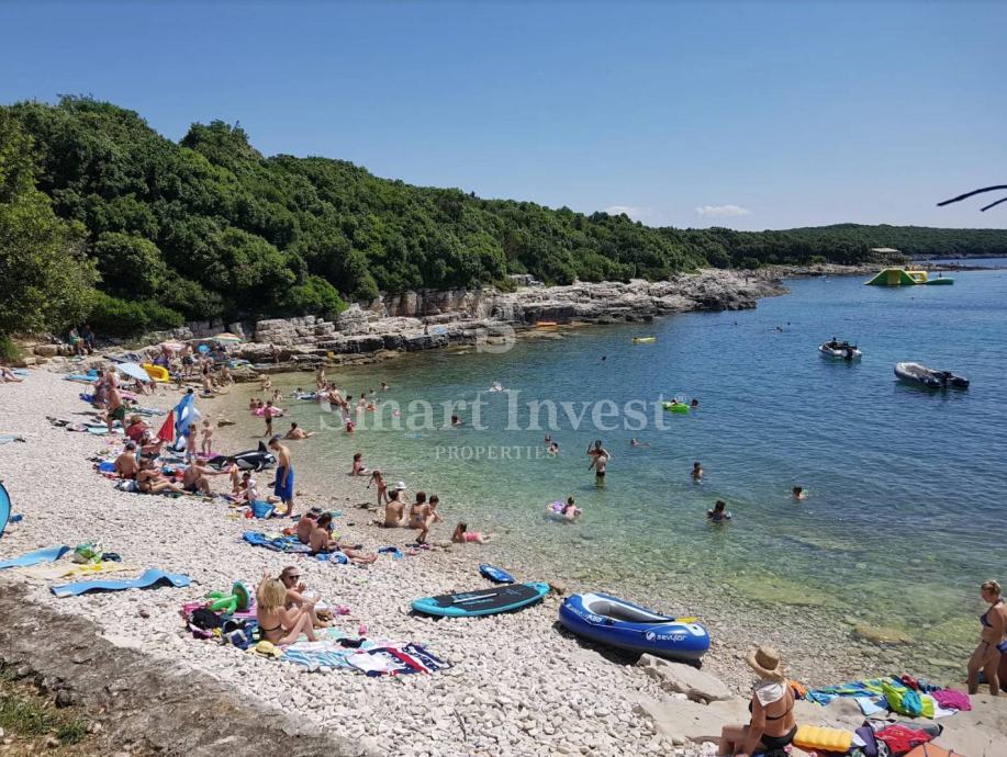 ISTRA, DUGA UVALA, APARTMAN NA MORU, KAT. ZA 4 OSOBE (prodaja)