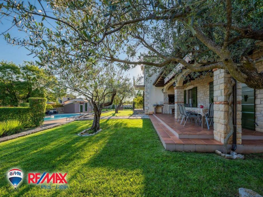 ISTRA, KRINGA, KUĆA ZA ODMOR NA MIRNOJ LOKACIJI (prodaja)