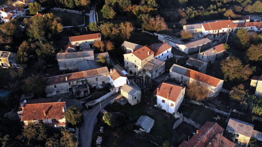 ISTRA - KRINGA (OKOLICA) TRADICIONALNA KUĆA ZA ADAPTACIJU (prodaja)