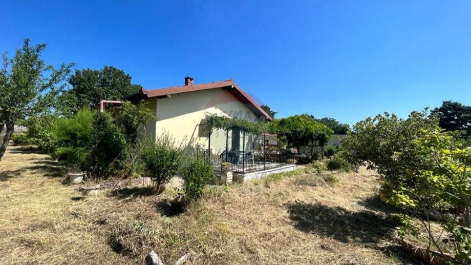 Istra, Kringa, samostojeća kuća sa pomoćnim objektima (prodaja)