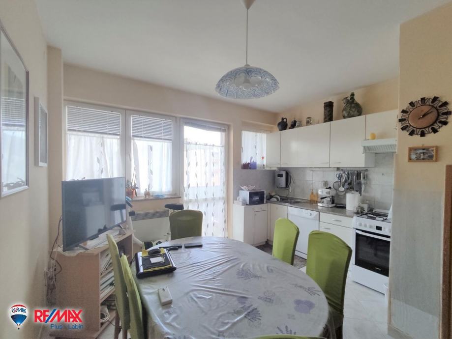 ISTRA,LABIN, CENTAR, STAN 70 M2 (prodaja)