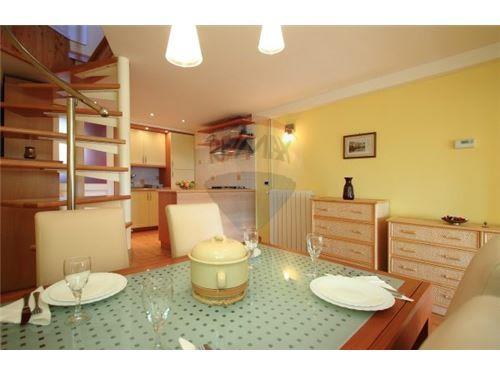 ISTRA, LABIN, PREKRASNA KUĆA NA STAROGRADSKIM ZIDINAMA (prodaja)