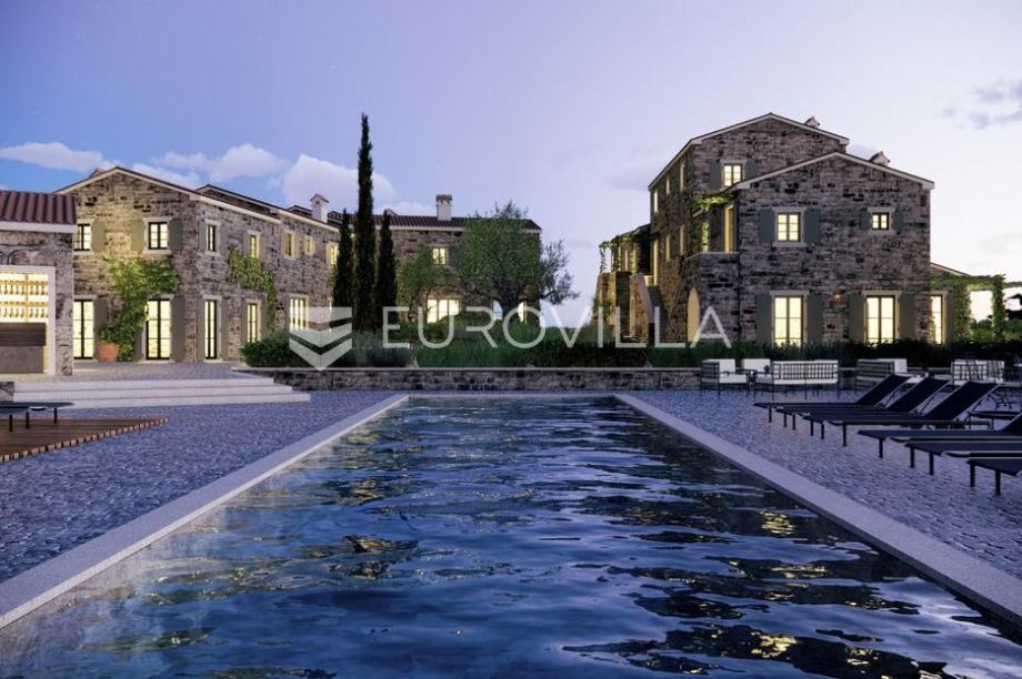 Istra, Momjan, autohtono istarska stancija za renovaciju (prodaja)