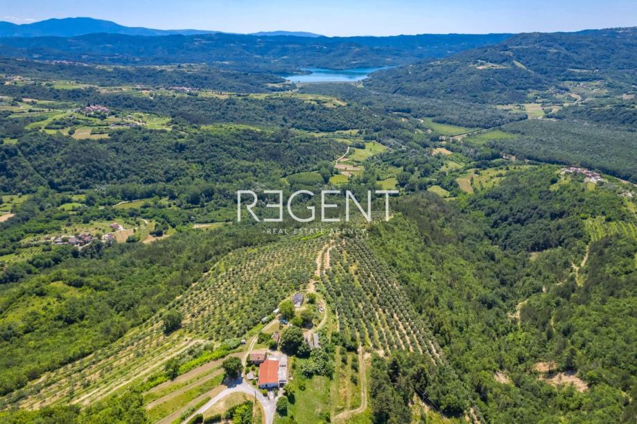 Istra, Motovun – Jedinstveno zemljište u srcu Male Toskane 173.417 m²