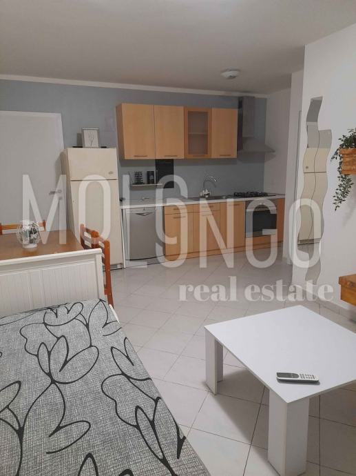 ISTRA, POREČ - Useljivi stan 2km od mora i 4km od centra grada (prodaja)