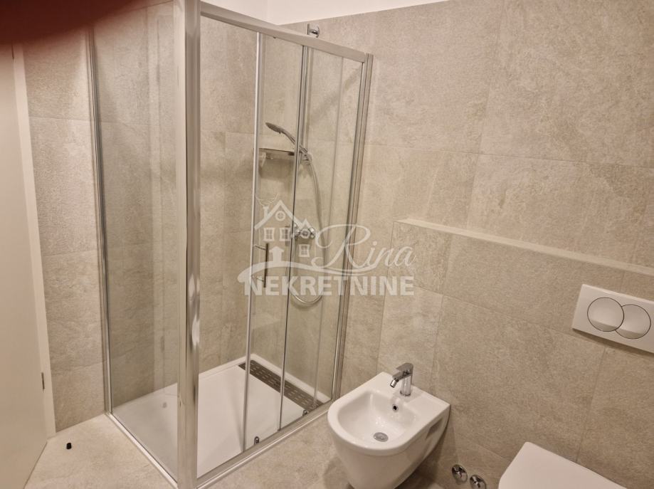 ISTRA, TAR - VABRIGA, NOVI trostobni stan u centru Tara (prodaja)