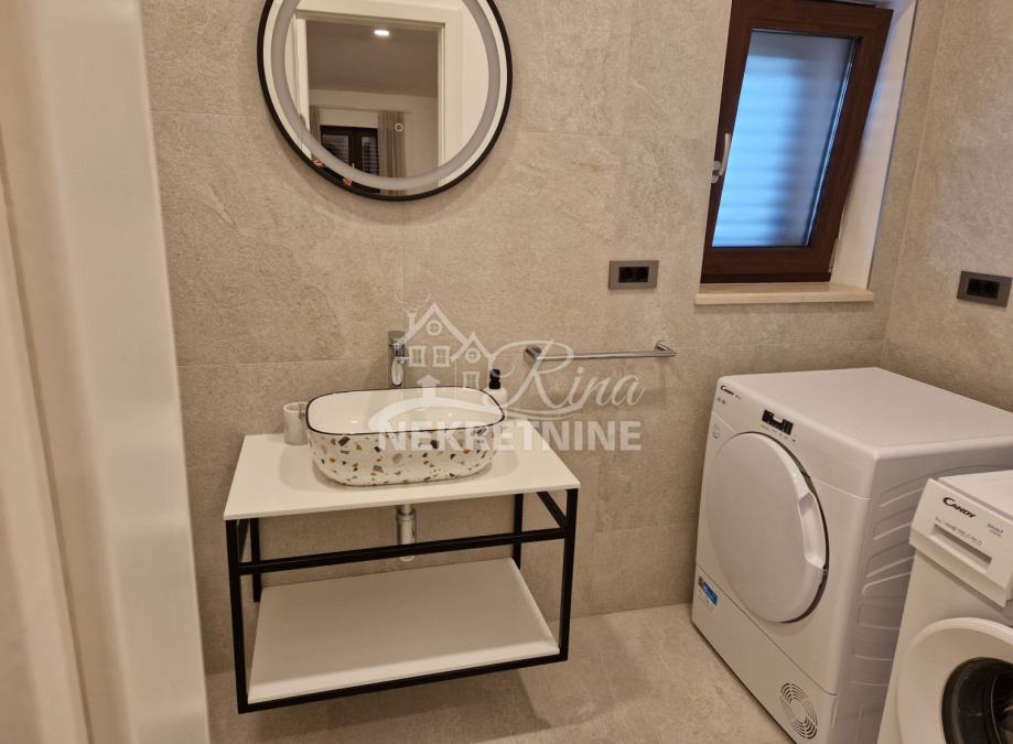 ISTRA, TAR - VABRIGA, NOVI trostobni stan u centru Tara (prodaja)
