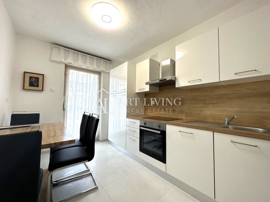 Istra, Umag - dvosoban stan na savršenoj lokaciji, samo 80 metara od m (prodaja)