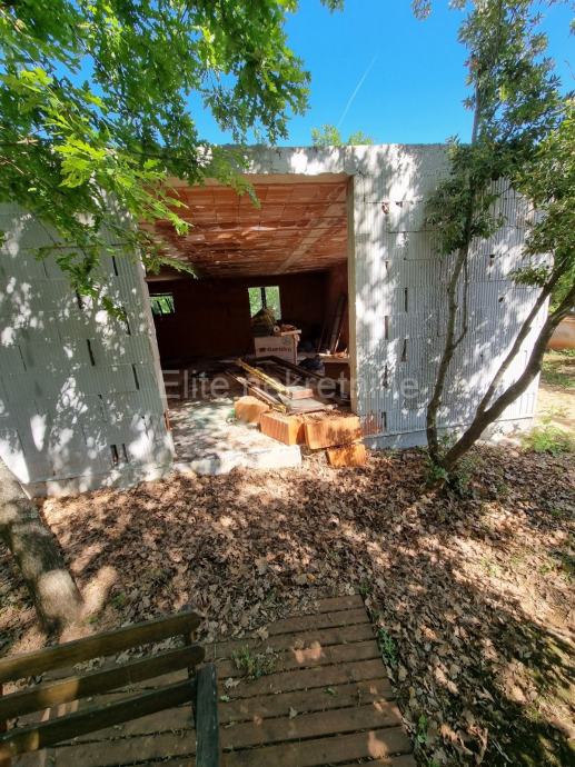 Istra, Ušićevi Dvori - vikendica od 50m2 u roh-bau fazi! (prodaja)