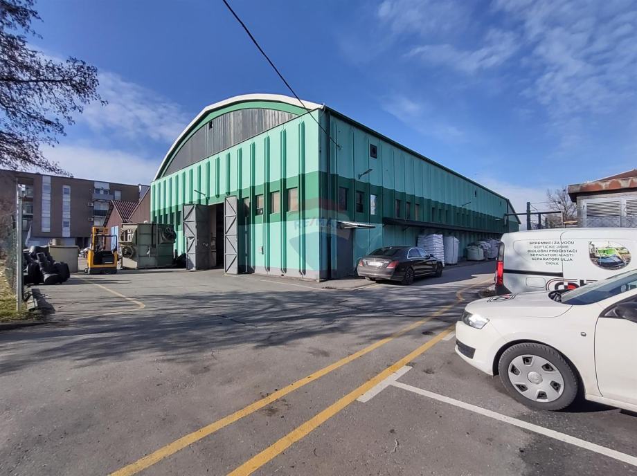 Ivanić Grad, centar, industrijski objekt 1373 m2, zemljište 6804 m2 ...