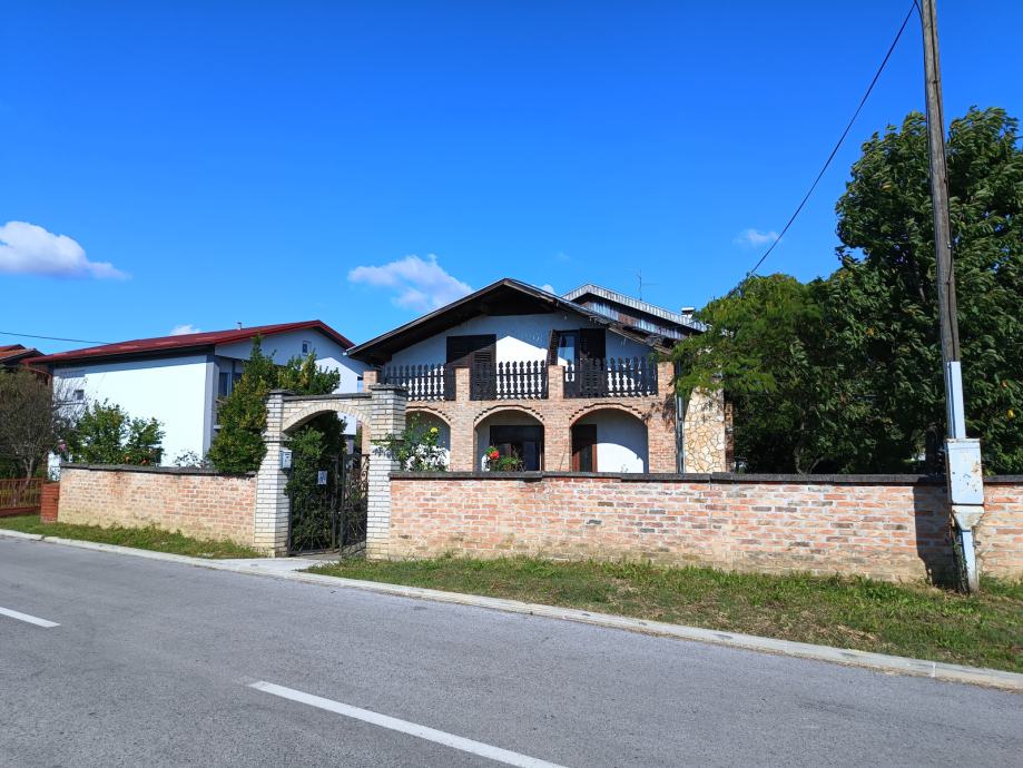 Ivanić Grad - Ulica Franje Jurinca - 254 m2 - Kuća za adaptaciju (prodaja)