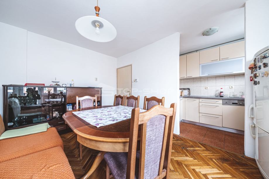 Ivanja Reka, dva stana, prvi kat i potkrovlje, 124m2 (prodaja)