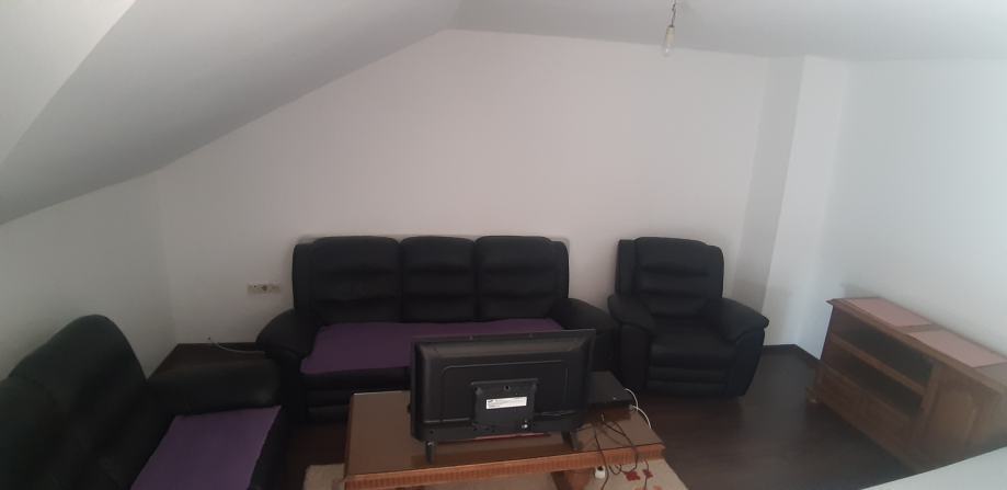 Iznajmljuje se stan trazim jednog cimera u stanu od 120m2