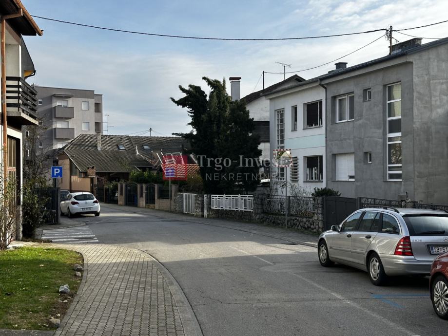 J. KOZARCA kuća katnica 130 m2, odlična lokacija. (prodaja)