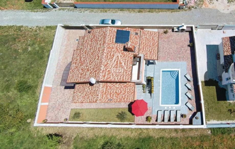 Jadreški, Istra: Moderna vila s bazenom u mirnom okruženju (prodaja)