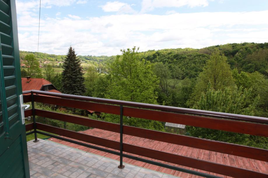 Kuća za odmor u Jarčem Polju uz rijeku Dobru