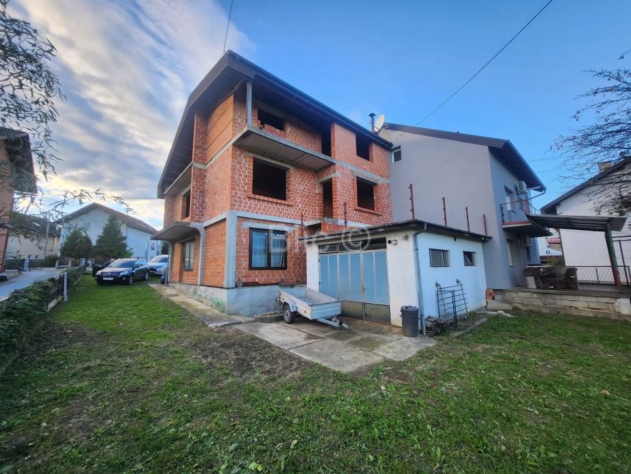 Jastrebarsko Roh Bau kuća u centru 280 m2, 130.000 € (prodaja)
