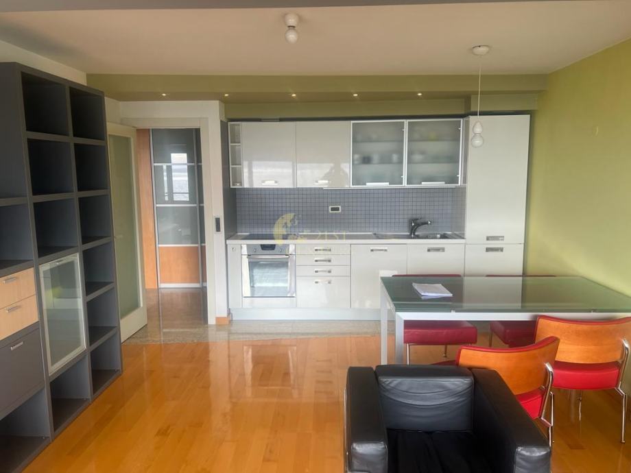 ***Jednosoban stan s otvorenim pogledom na more*** (prodaja)