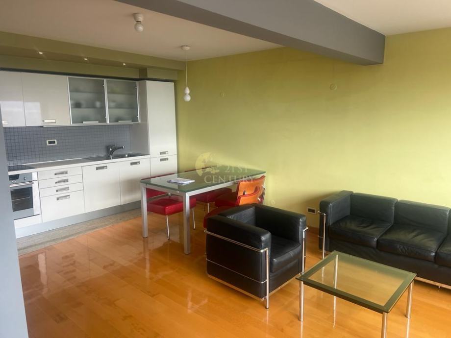 ***Jednosoban stan s otvorenim pogledom na more*** (prodaja)