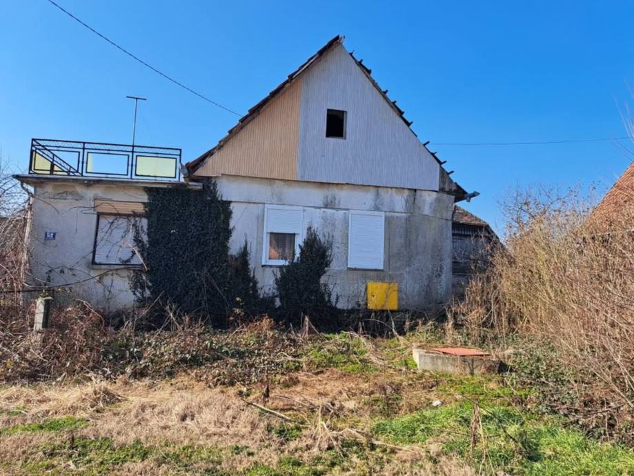 JEŽEVO - drvena kuća 70m2 na 967m2 građevinskog terena (prodaja)