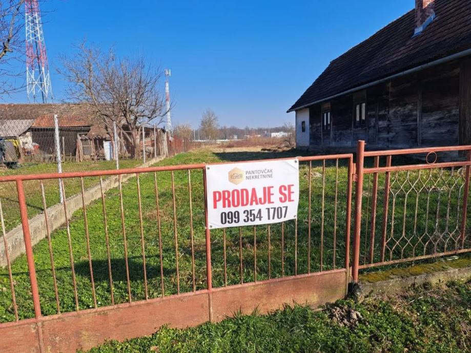 JEŽEVO - drvena kuća 70m2 na 967m2 građevinskog terena (prodaja)