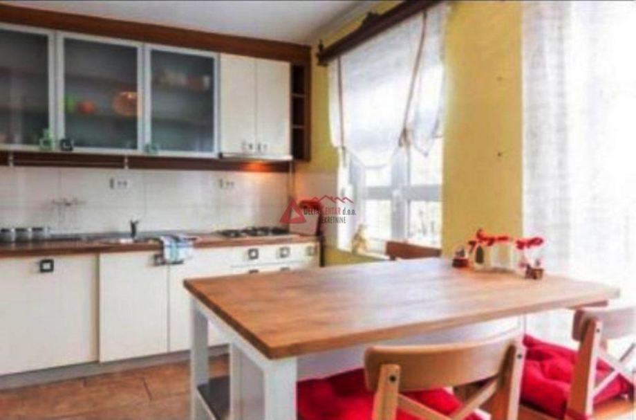 Kamaufova kod Kvatrića,UREĐEN 2-s,3. kat,66m2, MOGUĆA NADOGRADNJA (prodaja)