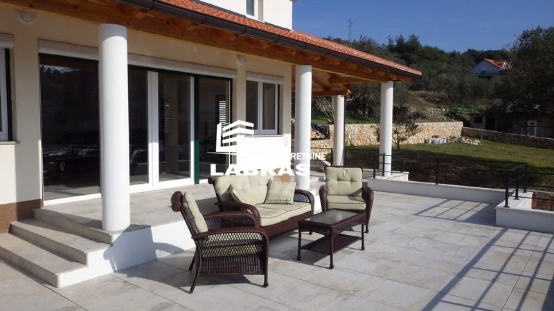 Kamena villa: 420 m2 - Otok Rava - Prvi red uz more!!! (prodaja)