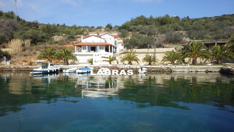 Kamena villa: 420 m2 - Otok Rava - Prvi red uz more!!! (prodaja)