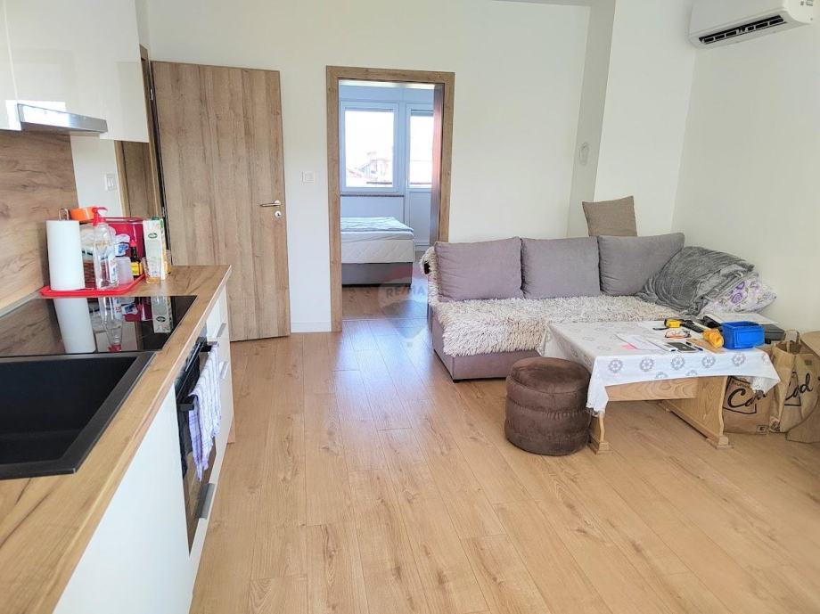 Karlovac; Švarča, potpuno renoviran trosoban stan 58 m2 (prodaja)