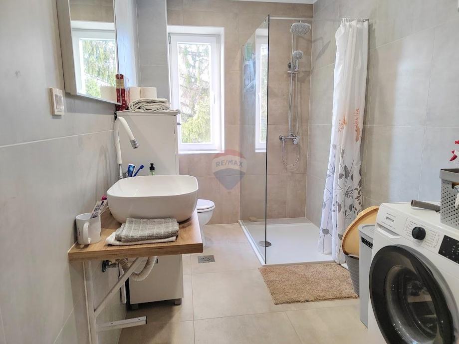 Karlovac; Švarča, potpuno renoviran trosoban stan 58 m2 (prodaja)