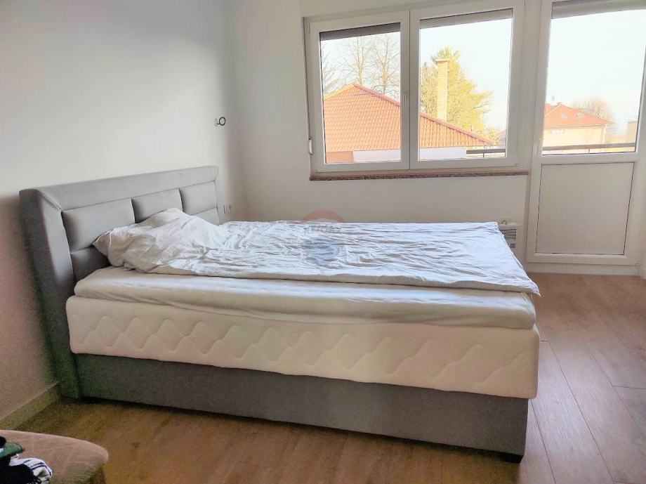 Karlovac; Švarča, potpuno renoviran trosoban stan 58 m2 (prodaja)