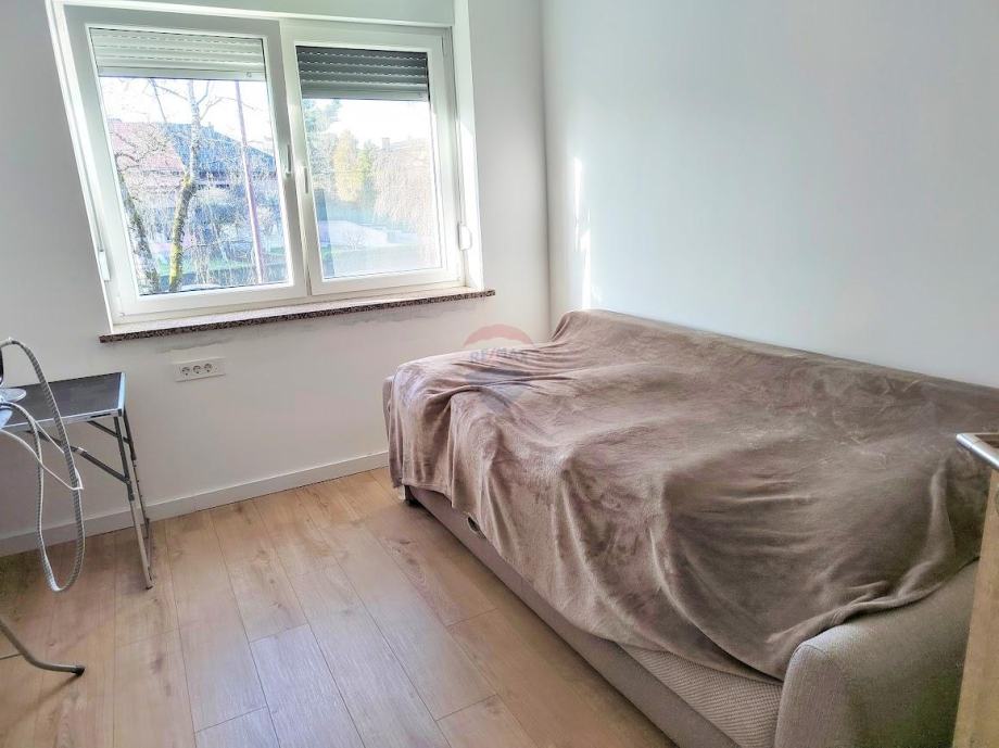 Karlovac; Švarča, potpuno renoviran trosoban stan 58 m2 (prodaja)