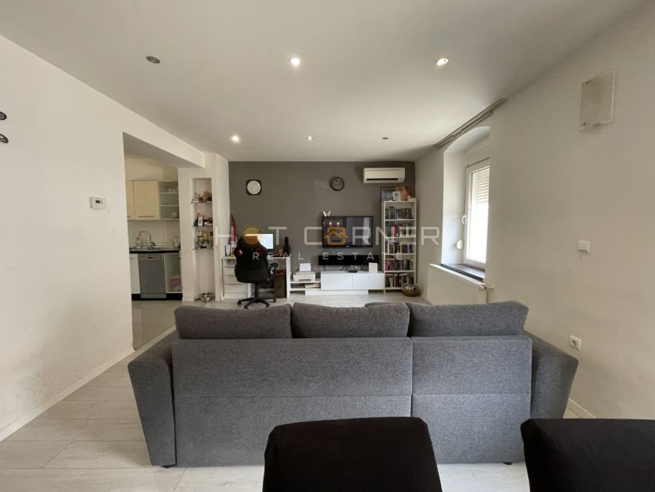 Kaštanjer, Stan 72m2, 2S+DB, dvorište (prodaja)