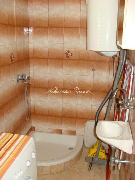 UPRAVO SNIŽENO:Katnica 92 m2 sa dva apartmana!!! (prodaja)