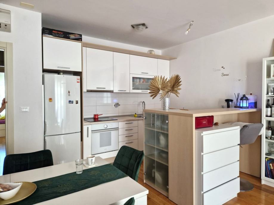 Komforan dvosoban stan na iznimnoj lokaciji, Trstenik, Split (prodaja)