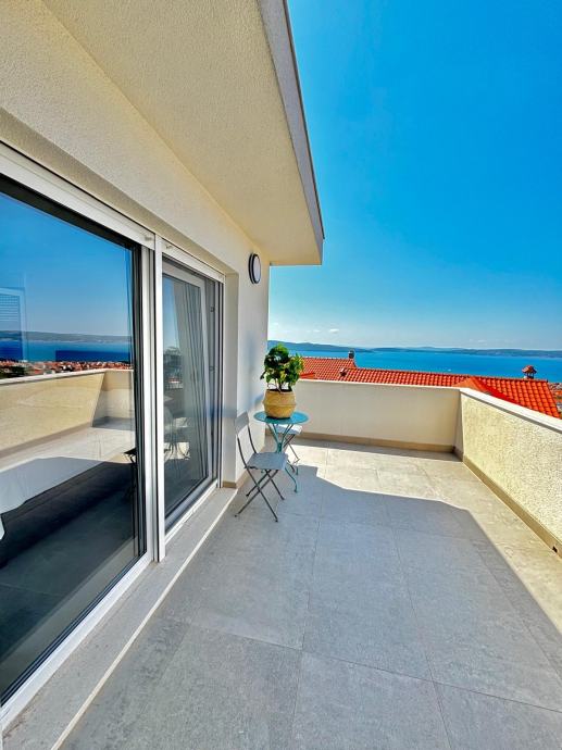 Komforan dvosoban stan s pogledom na more - Novogradnja, NAJAM! (iznajmljivanje)