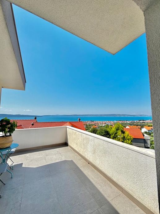 Komforan dvosoban stan s pogledom na more - Novogradnja, NAJAM! (iznajmljivanje)