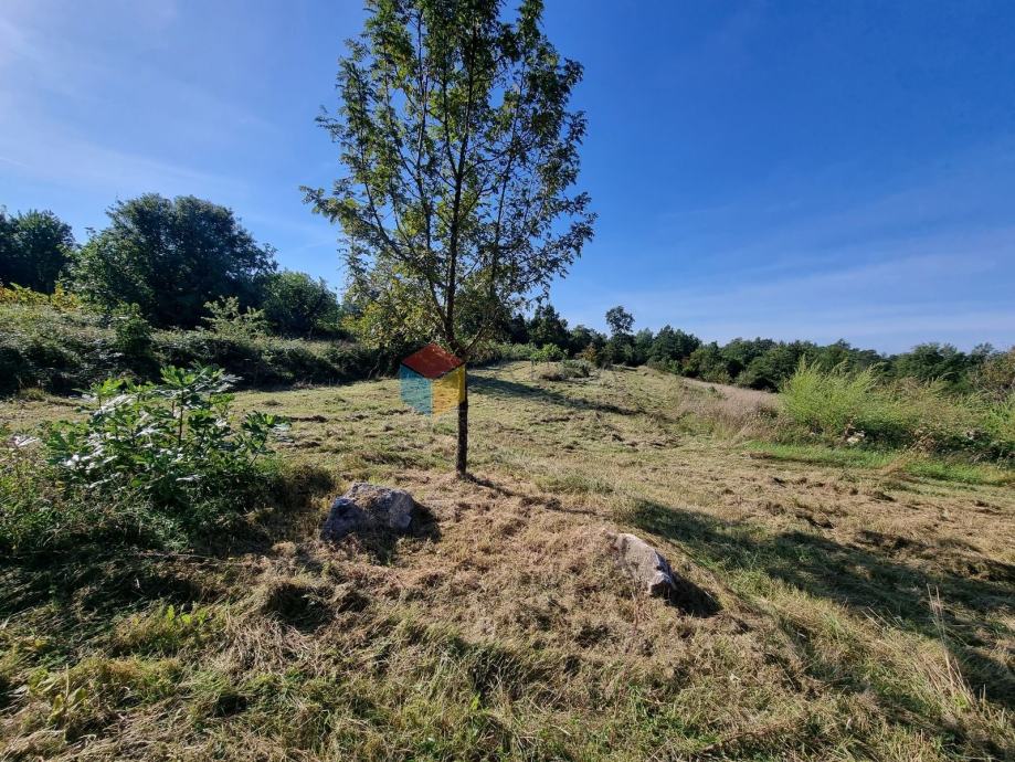 Kompleks građevinskog i poljoprivrednog zemljišta u okolici Labina