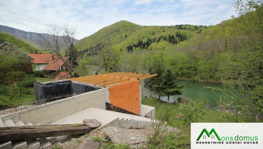 Uz korito rijeke Kupe