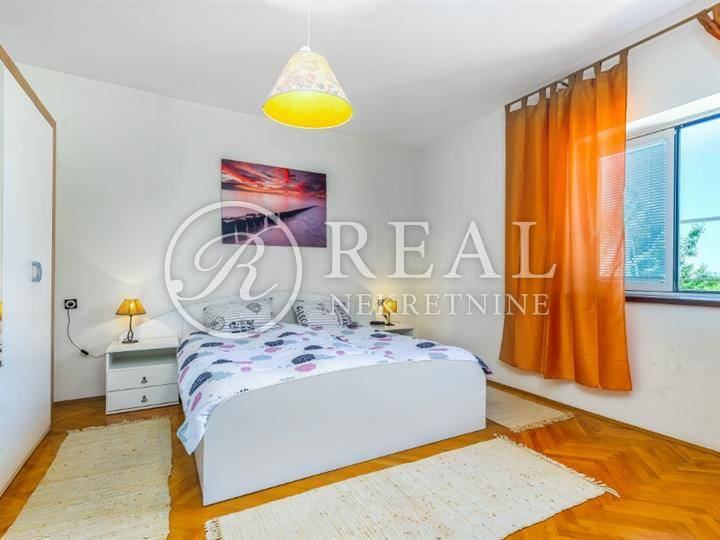 Kostrena,etaža kuće 120 M2,najam (iznajmljivanje)