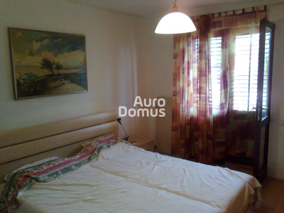 Kostrena, etaža kuće, 3S + DB, s okućnicom (prodaja)