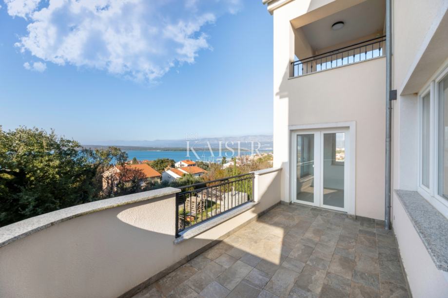 Krk, Klimno - kuća 266m2 na predivnoj lokaciji uz more (prodaja)
