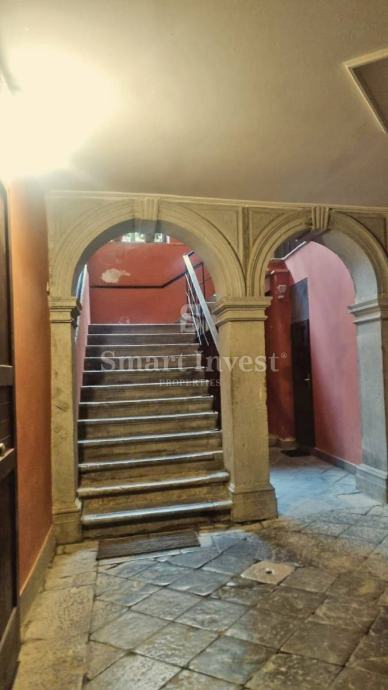 KRK - STARI GRAD, odličan stan 2S+DB s terasom u starogradskoj jezgri ...