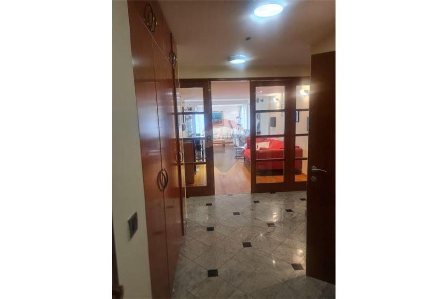 Kruge, 5-sobni stan 150 m2 na 2. katu + garaža (prodaja)