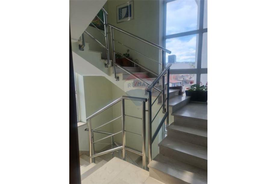 Kruge, 5-sobni stan 150 m2 na 2. katu + garaža (prodaja)