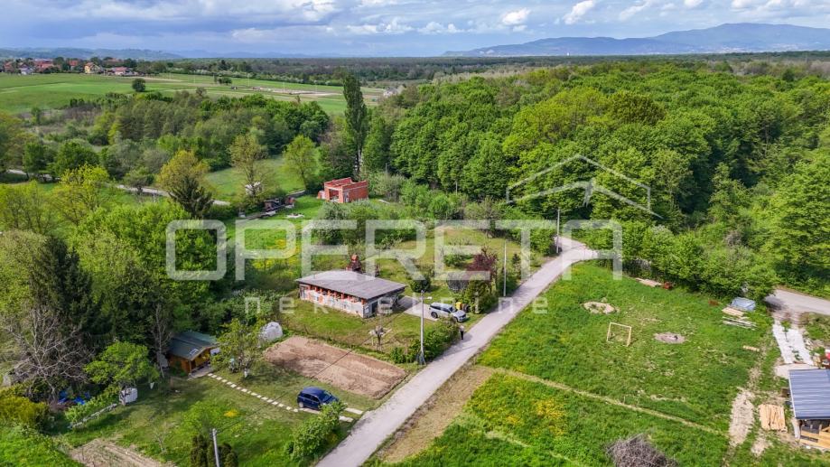 Kuća na 1.358 m² okućnice u Horvatima – mir i priroda u Zagrebu (prodaja)
