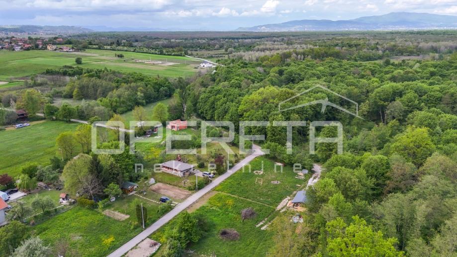 Kuća na 1.358 m² okućnice u Horvatima – mir i priroda u Zagrebu (prodaja)