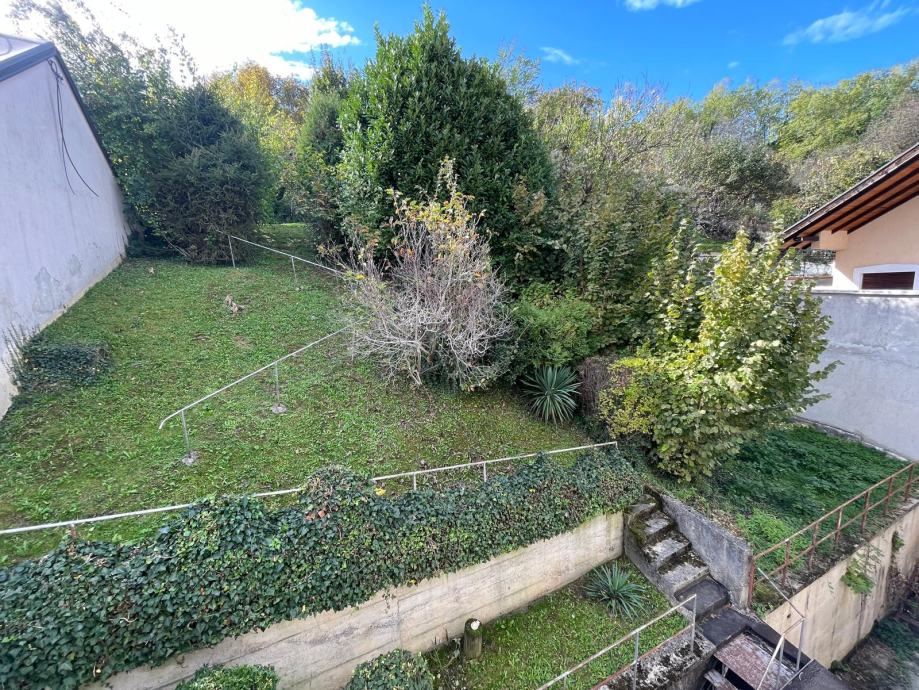 Kuća 280 m2 sa okućnicom i garažom, potencijal, odlična lokacija ...