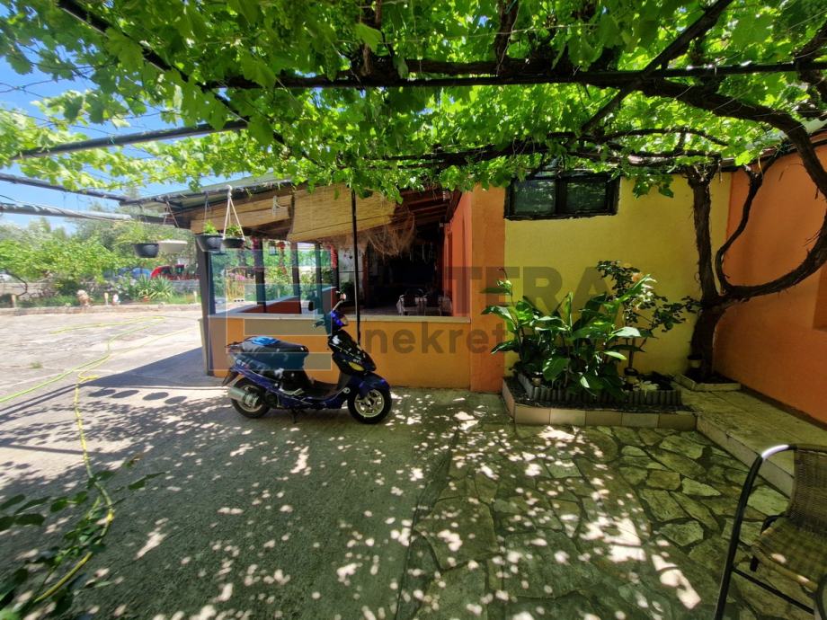 Kuća 350 m2 PRODAJA Donji Karin, 2 stana i pomoćna zgrada s 2 apartman ...