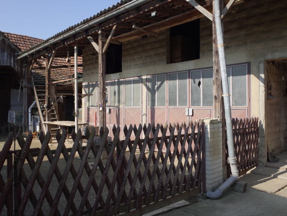 Kuća 380m2 + gospodarski objekti 298m2, Rugvica (prodaja)